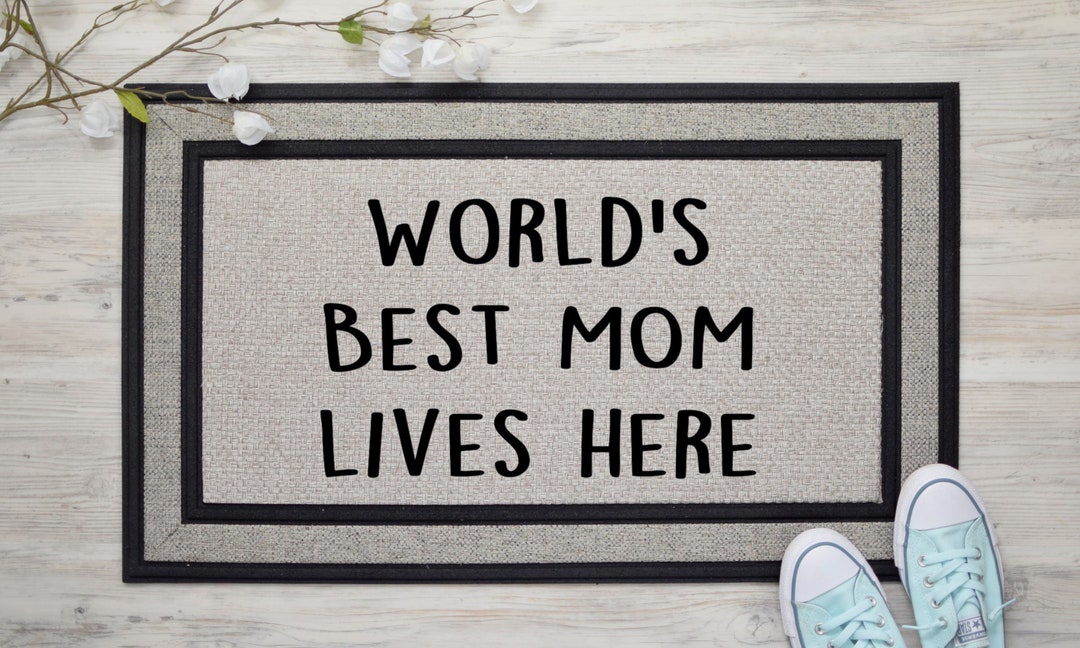 World's Best Mom Lives Here Doormat, Mom Doormat, Mother's Day Gift ...