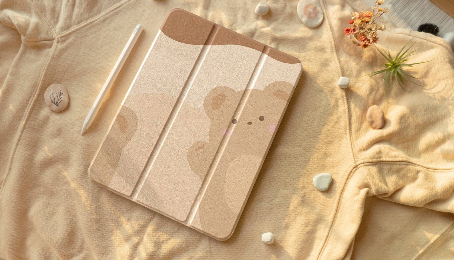 Cute Bear Say Hi Foldable Flip iPad Case With Pen Slot, Flip iPad 10.2 ...
