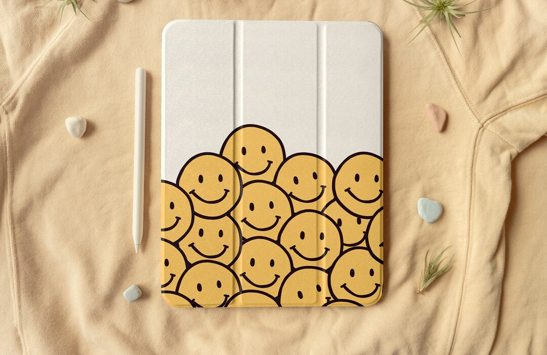 Yellow Smiley Foldable iPad Case With Pen Slot, Flip iPad 10.2"/10.9in ...