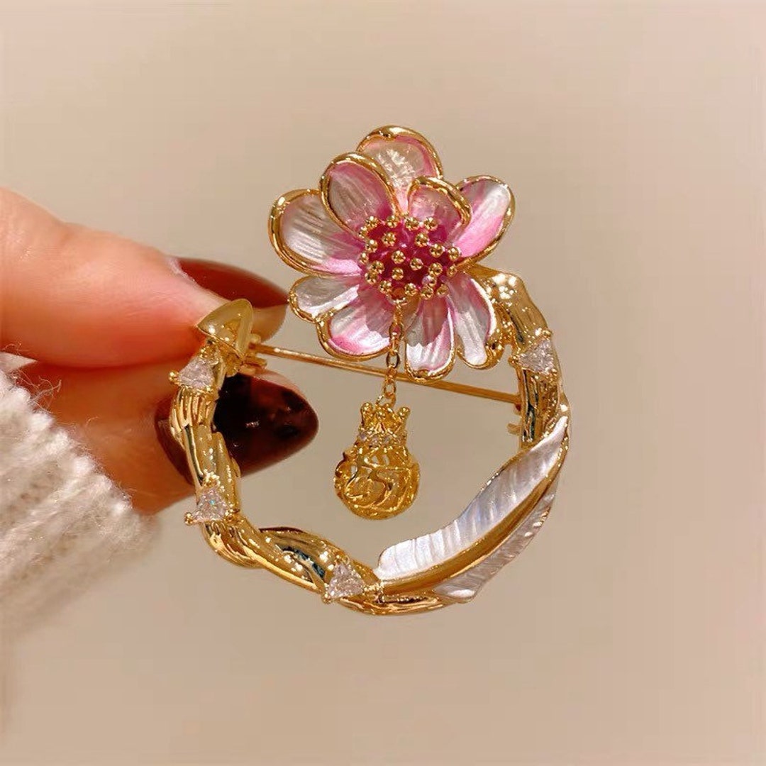 Flower Brooch Pin Flower Wreath Brooch Gold Pouch Dangle - Etsy