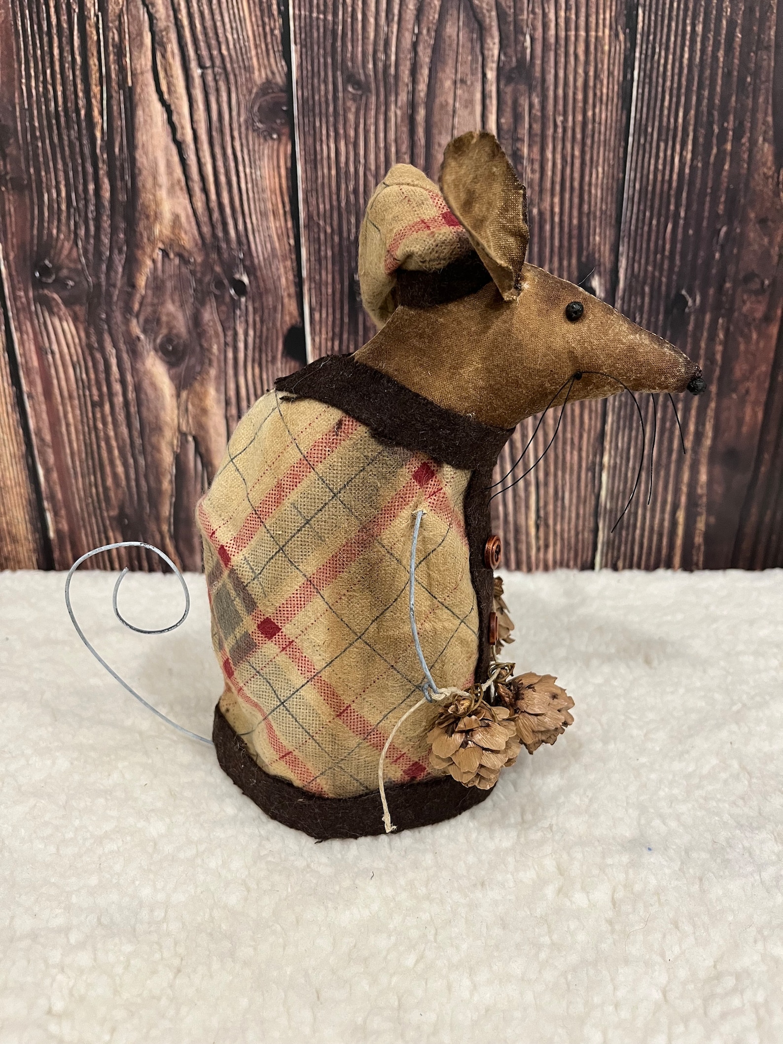 PDF Sewing Pattern - Primitive Christmas Mouse Holding Pinecone Garland ...