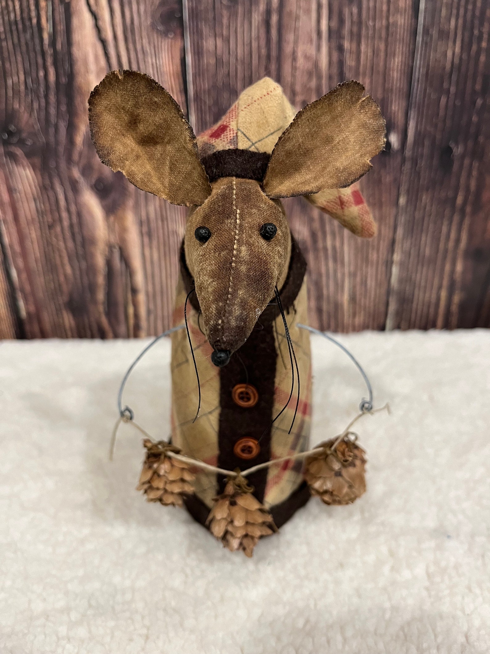PDF Sewing Pattern - Primitive Christmas Mouse Holding Pinecone Garland ...