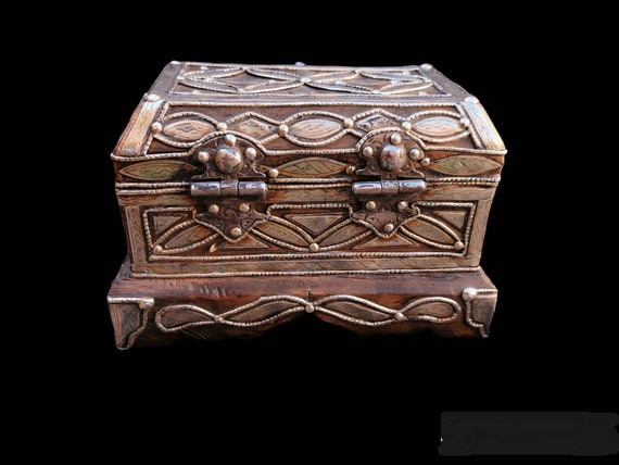 Moroccan vintage jewelry box, antique box, handmade b… - Gem