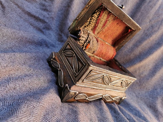 Moroccan vintage jewelry box, antique box, handmade b… - Gem