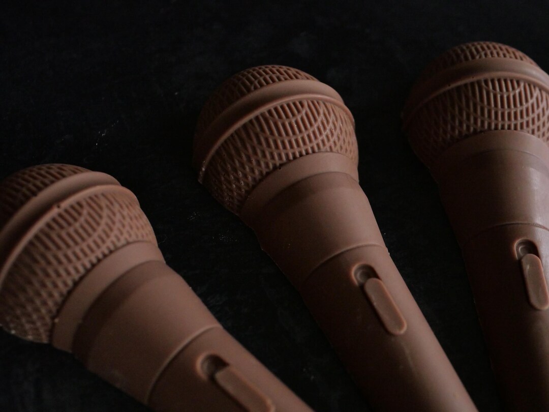 Milk Chocolate Microphone Bars - Delicious Musical Treats for Singers ...