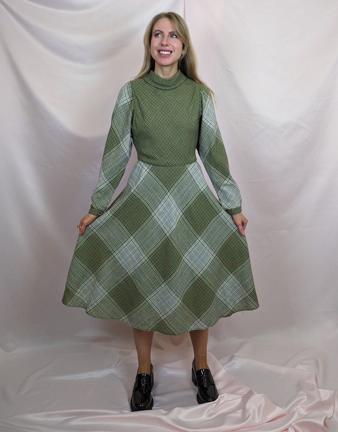 140 True Vintage 1970s Sage Green Wool Blend Check Pastel Midi Dress ...
