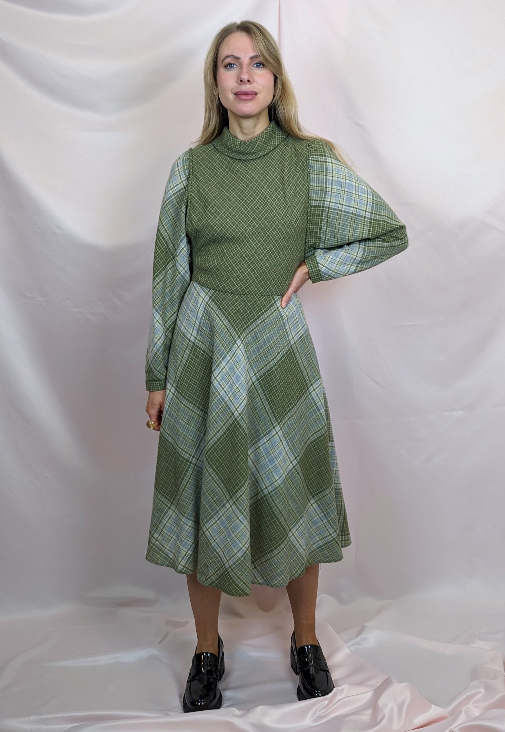 140 True Vintage 1970s Sage Green Wool Blend Check Pastel Midi Dress ...