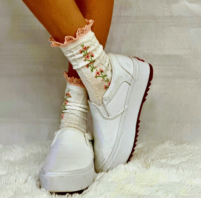 GARDEN PARTY Floral Lace Ankle Sock | Feminine Fashion Hosiery for ...