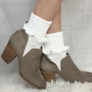 SCALLOP Quality USA Made Lace Cuff Ankle Socks White Cute Bobby Socks ...