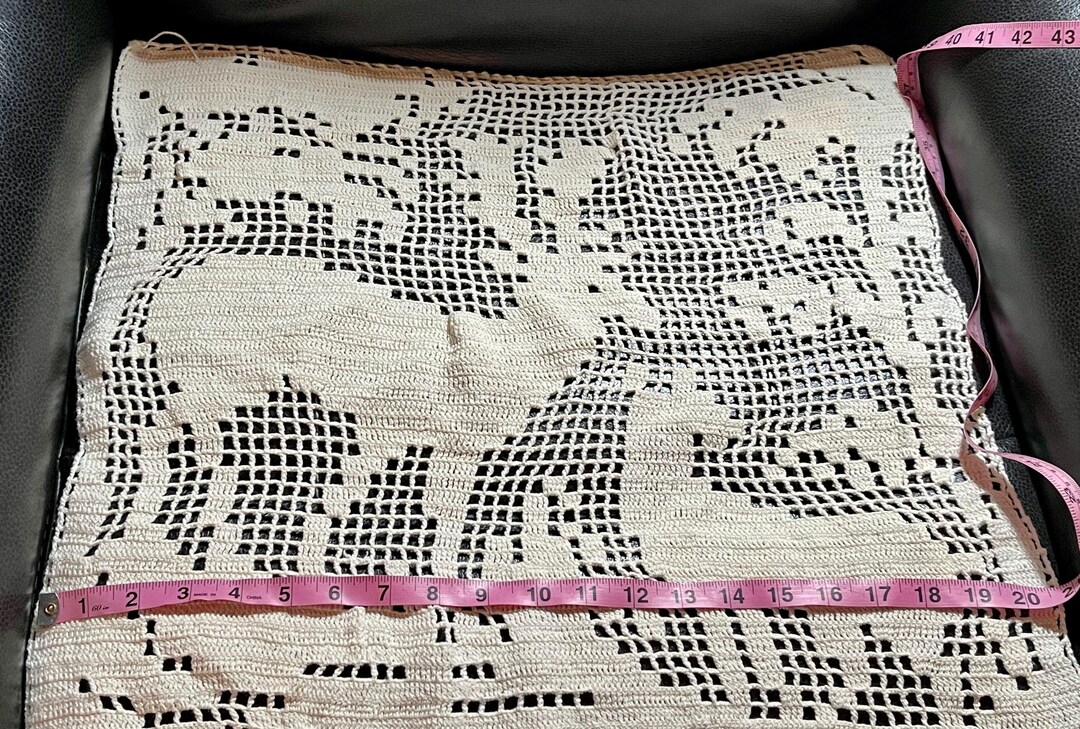 Antique Lace Fillet Crochet Deer Handmade and Embroidered Table Topper ...