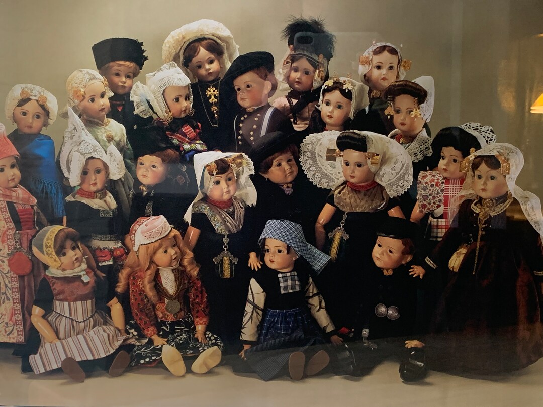 Large Photo Poster (42x60cm) for Framing - Doll Splendor in Traditional ...