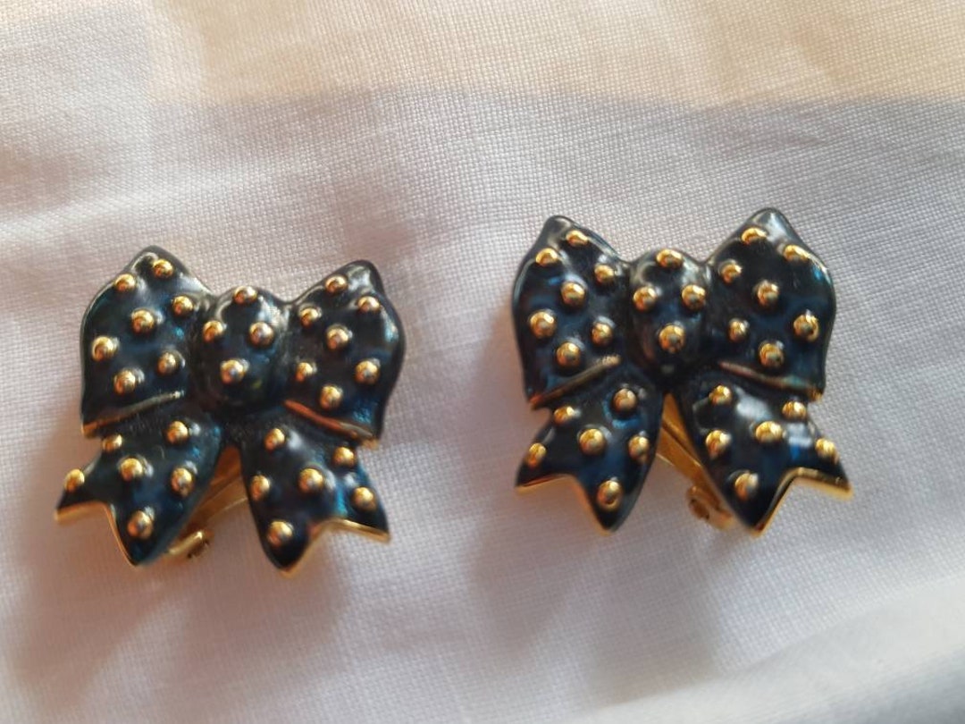 Charming Nina Ricci Signed Black Enamel and Gold Plate Bow Shaped ...