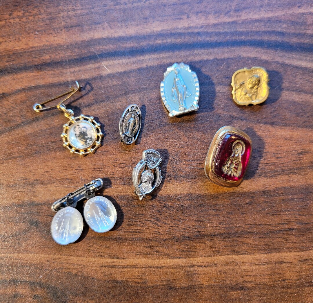 Estate Grouping Lot of 7 Vintage/antique Religious Pins Intaglio ...