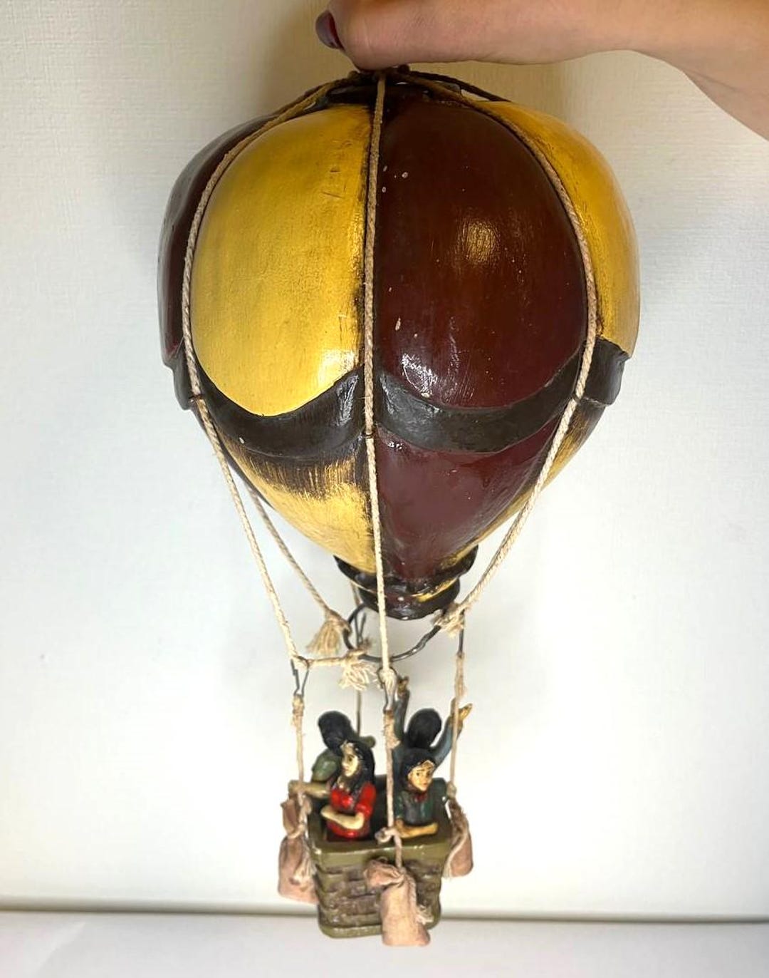 Vintage Resin Hot Air Balloon Hanging Decor With 4 Passengers & Sand ...