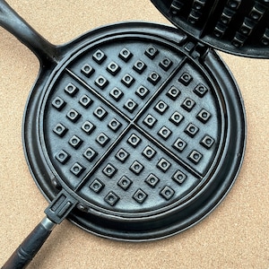 National 8 Cast Iron Waffle Maker made by Wagner - Etsy