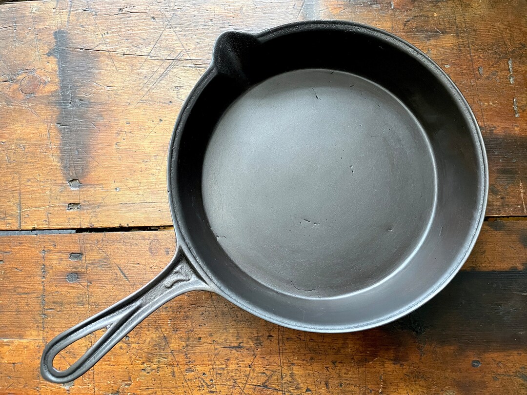 1800s Single Spout #7 Cast Iron Skillet (read Description, Cracked) - Etsy