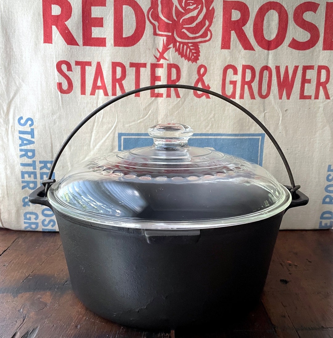 Chicago Hardware Foundry #8 Cast Iron Dutch Oven W/pyrex Lid - Etsy