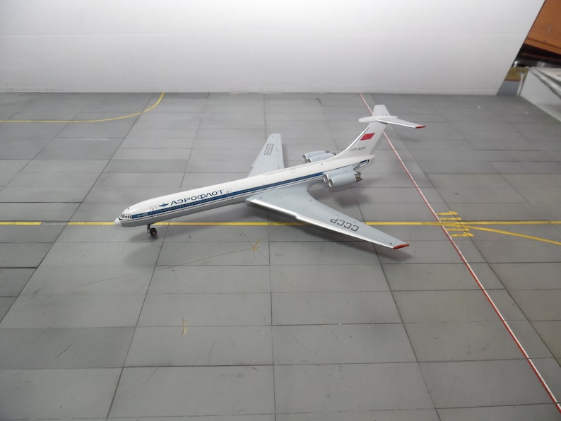 Resin model of Il-62 1-200 scale. Variable livery. Perfect | Etsy