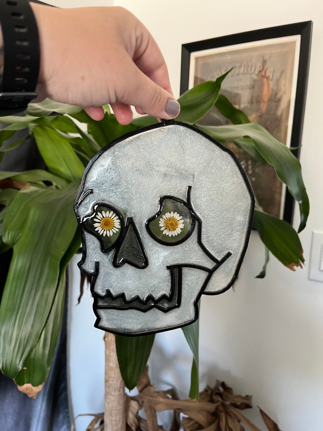 Daisy Eyes Skull Resin Suncatcher/wall Hanging - Etsy