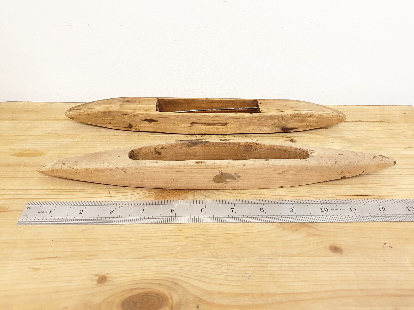 Vintage Wooden Shuttles, Set of 2, Weaving Accessories From 20th ...