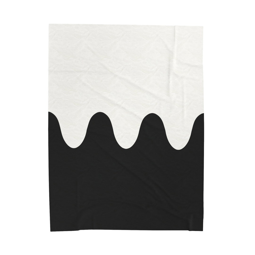 Black and White Wavy Color Block Modern Design Velveteen Plush Blanket ...