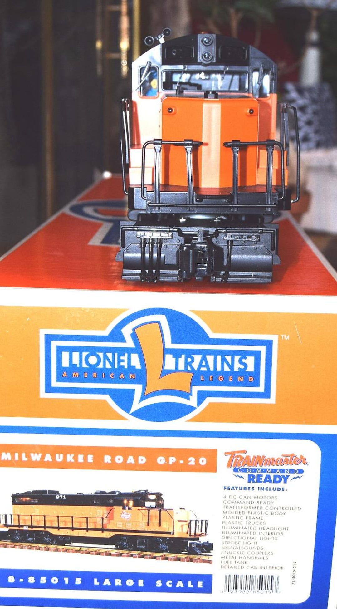 G Scale Model Diesel Engine Milwaukee Road Railroad GP 20 by Lionel ...