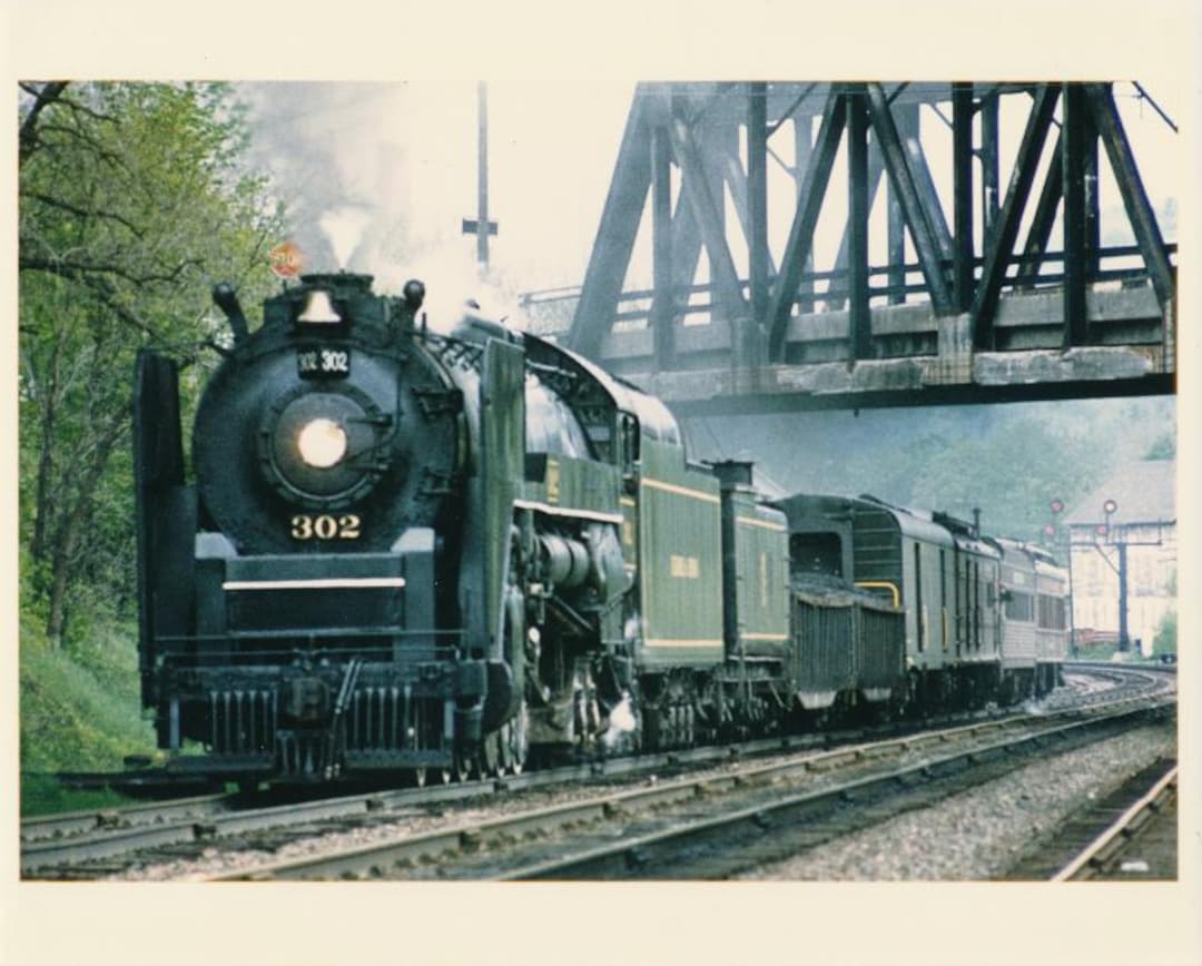 Delaware & Hudson Loco 302 Former Reading 2102 Deadheading to and From ...