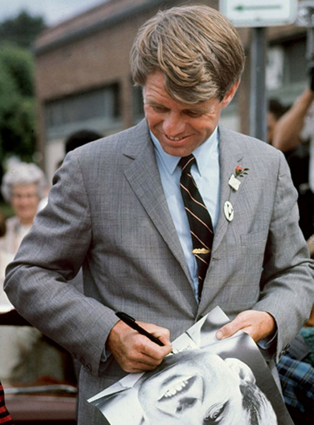 1968 ROBERT F KENNEDY Signing a Poster During a Campaign 7.7X10.5 Image ...