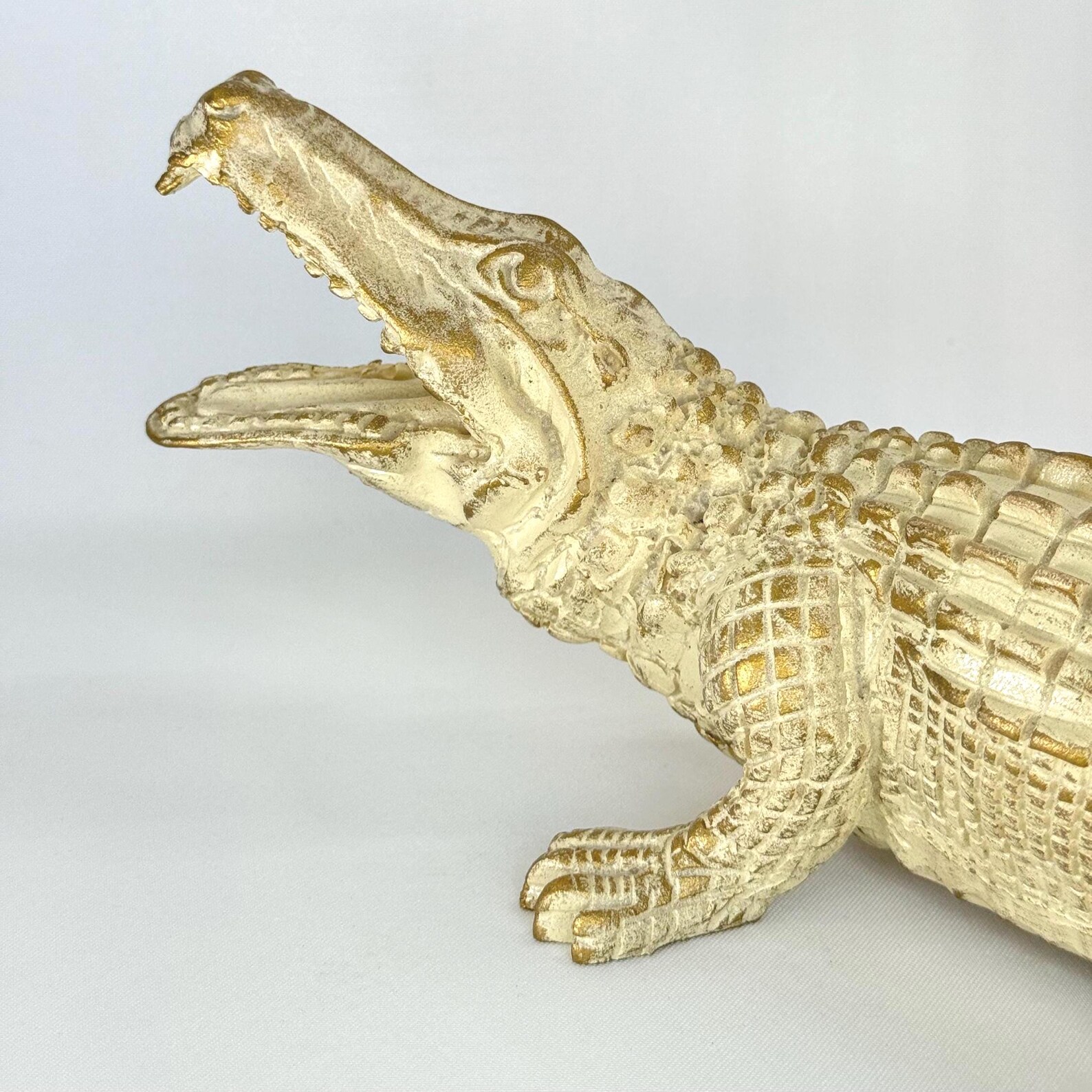 Decorative Crocodile Statue | Alligator Sculpture for Table Showpiece ...