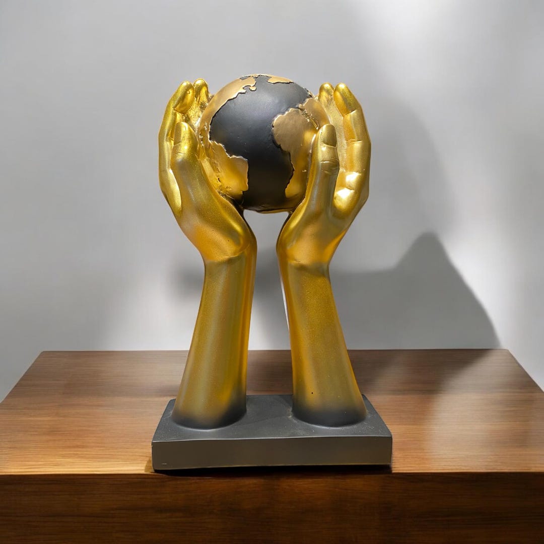 Decorative Hands Holding the Earth Globe Statue for Table Showpiece ...