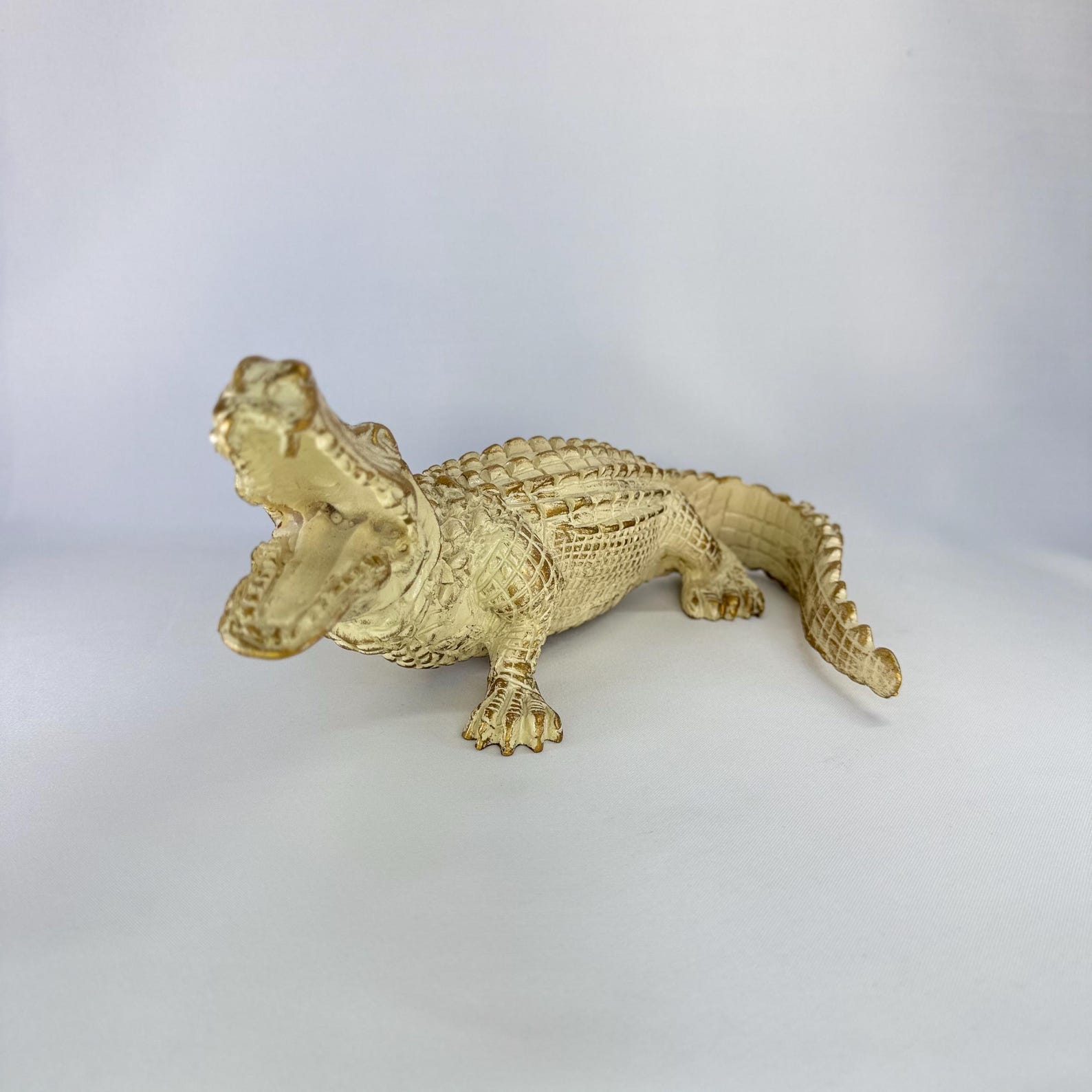 Decorative Crocodile Statue | Alligator Sculpture for Table Showpiece ...
