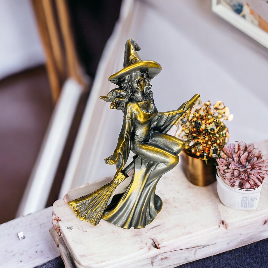Witch Figurine, Sculpture Witch Statue for Table Decor Halloween Gift ...