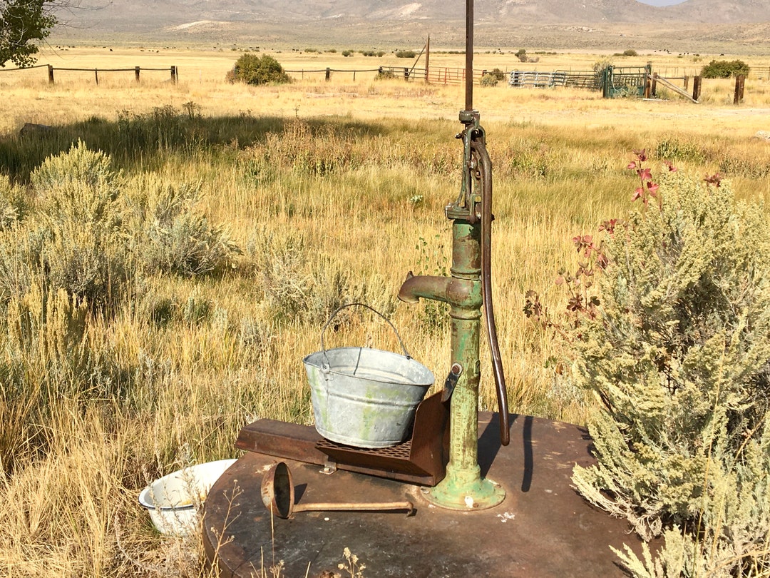 Rustic Water Pump, Old West, Farmhouse Decor, Wall Hanging, Digital ...