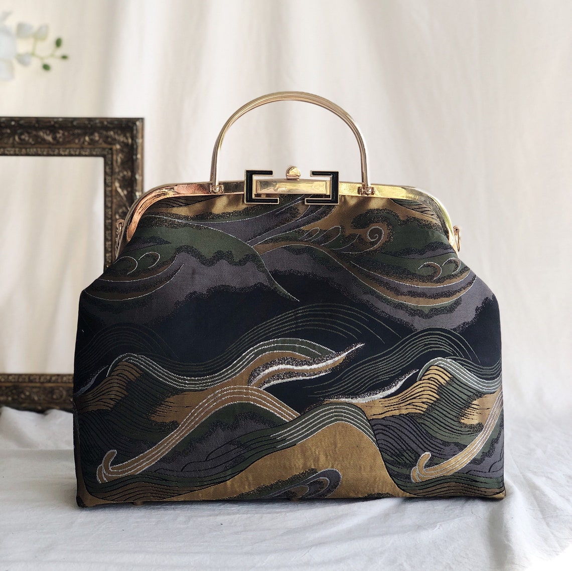 Japanese Wave/modern Style Kiss Lock With Traditional Kimono | Etsy