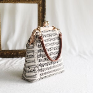 Hand Drawn Pentatonic Pattern Vintage Style Kiss Lock Handbag With ...