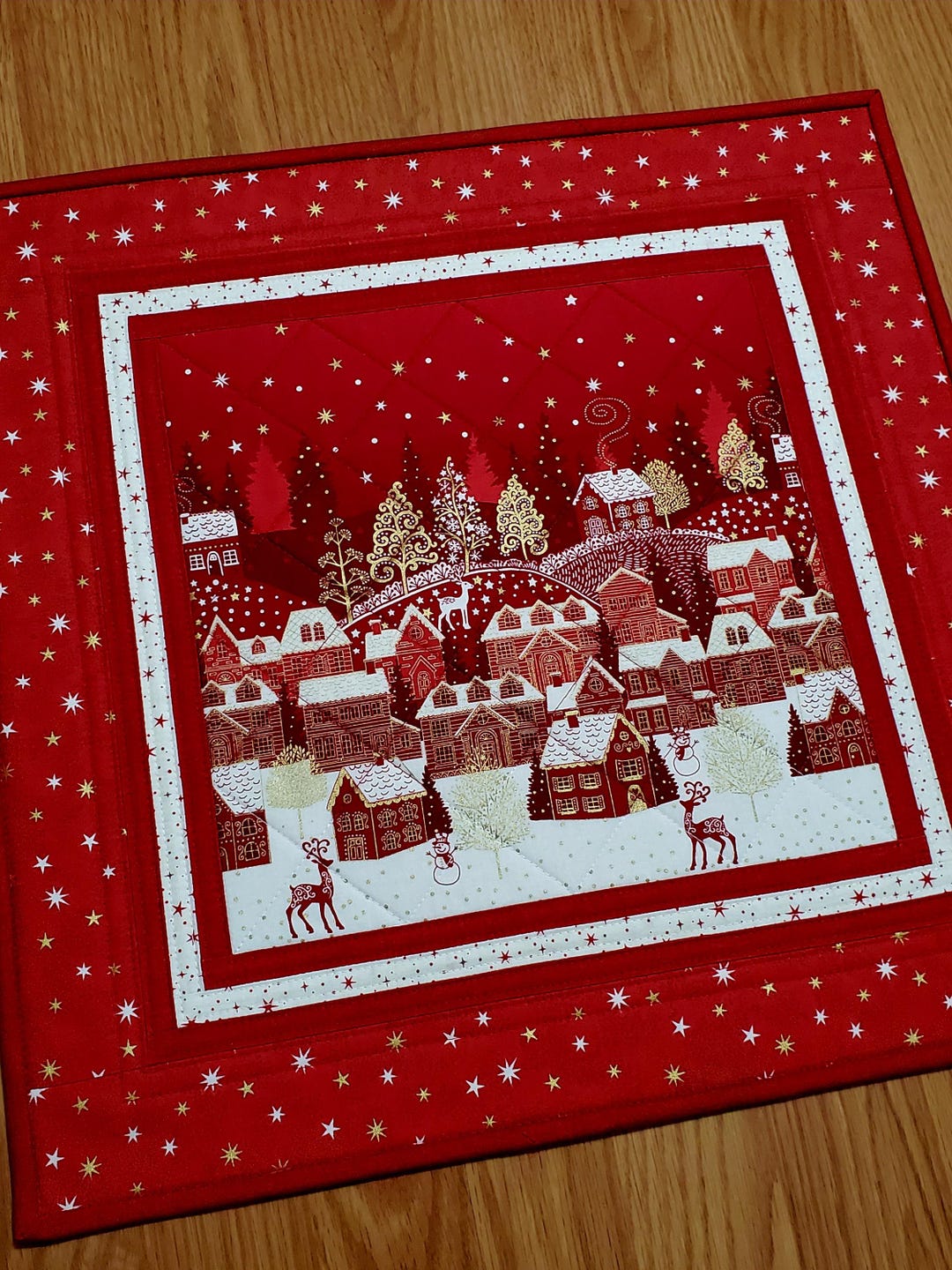 Quilted Red Scandi Table Topper, 19.5" Christmas Wall Hanging, Scenic ...