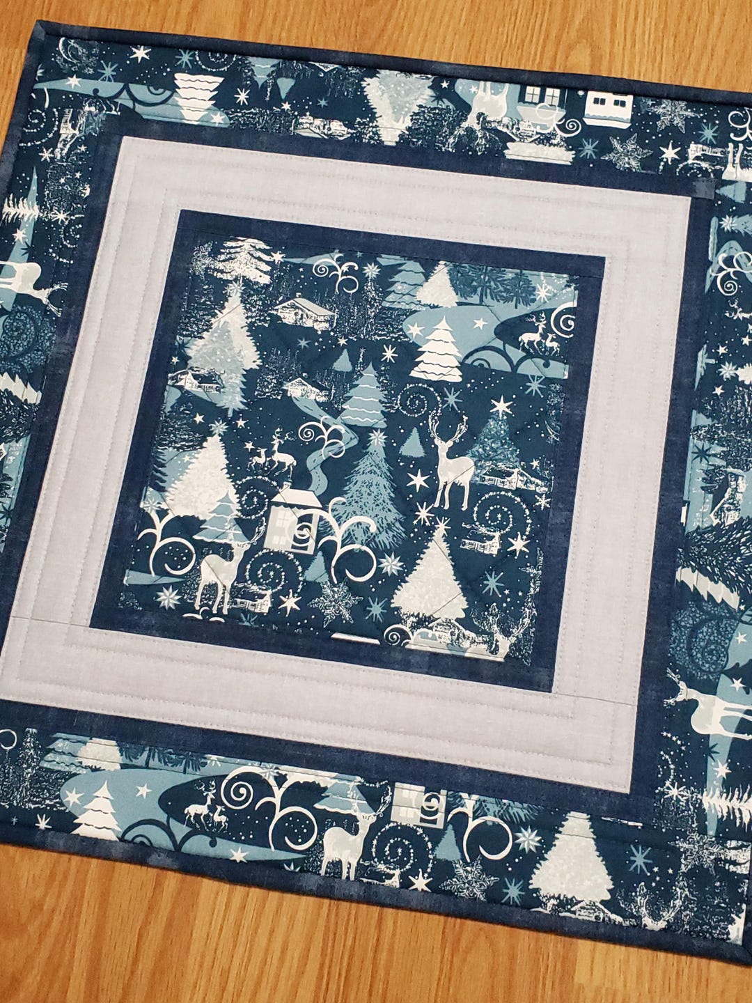 Quilted Winter Reindeer Table Topper or Wall Hanging 19" - Etsy
