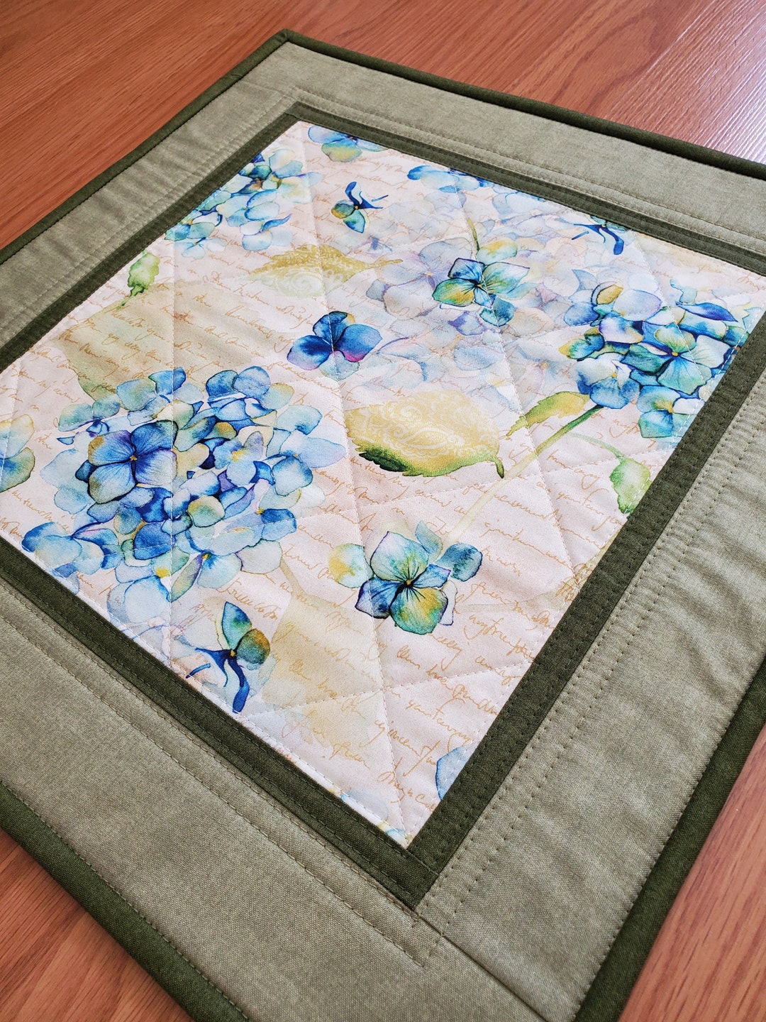 Quilted Floral Table Topper, 17 Spring Wall Hanging, Summer Table ...
