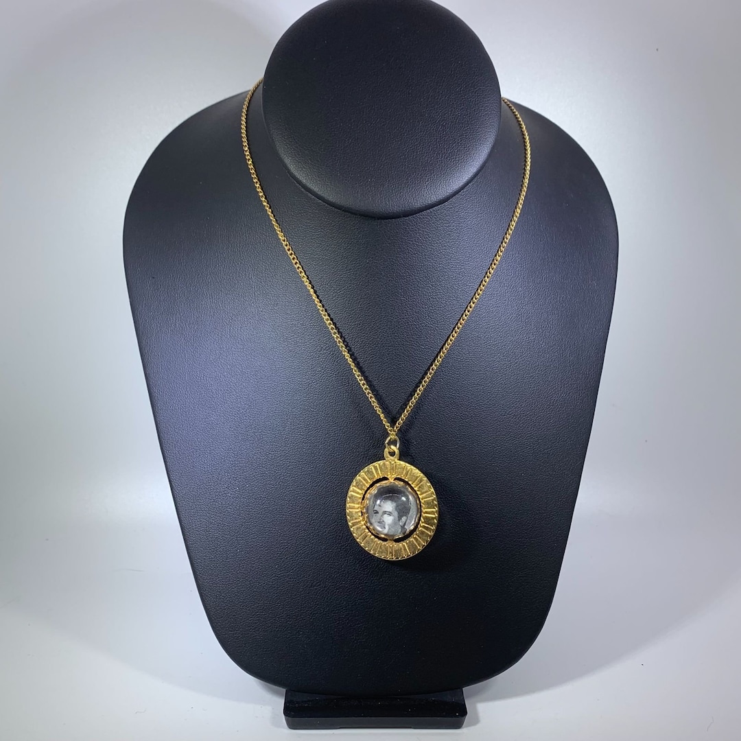 Elvis Presley Necklace Spinner Gold Tone Photo King of Rock Chain ...