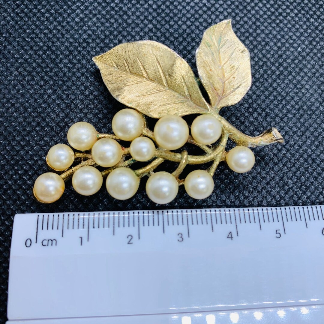 Trifari Vintage Grape Bunch Brooch Pin Pearls Gold Tone Signed - Etsy