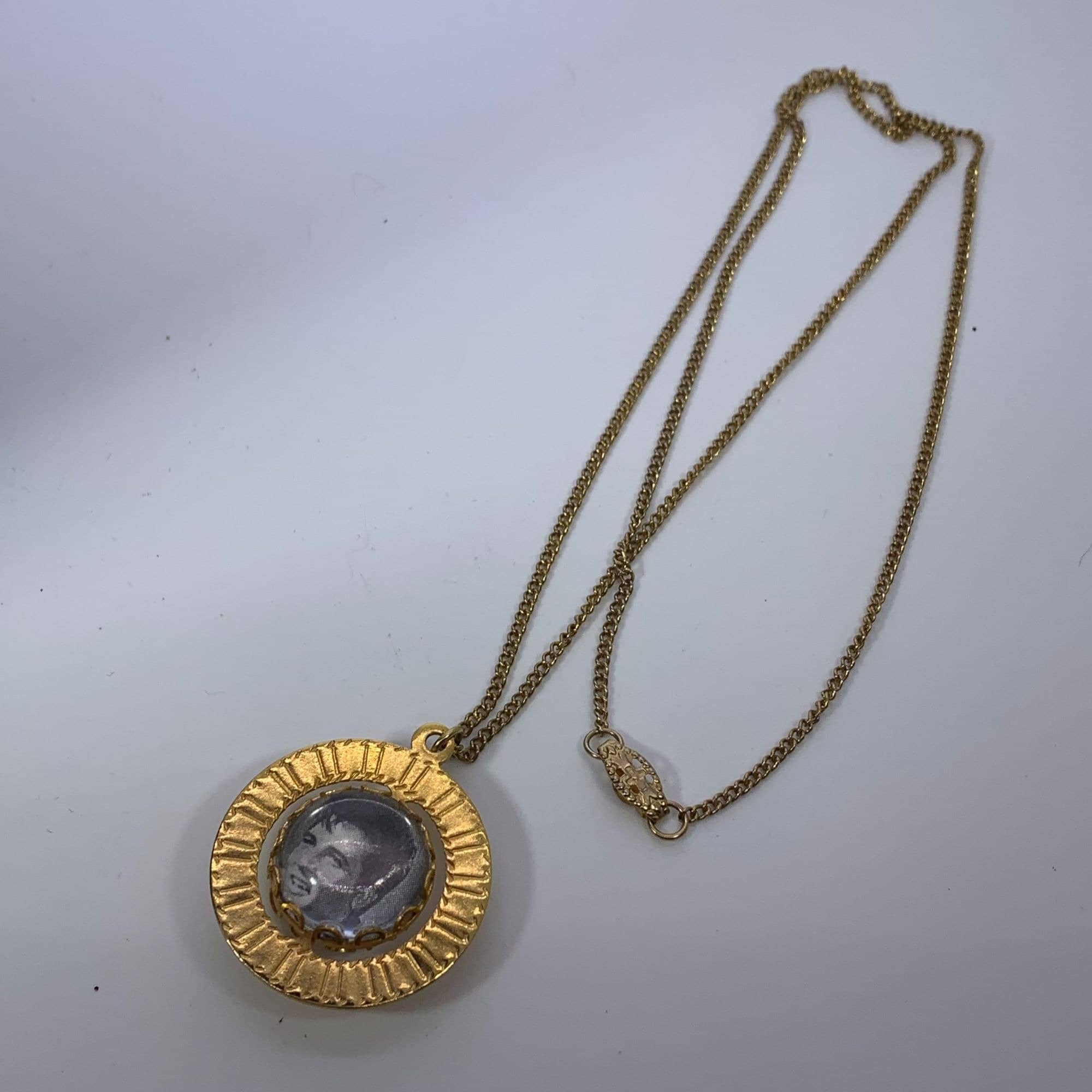 Elvis Presley Necklace Spinner Gold Tone Photo King of Rock Chain ...