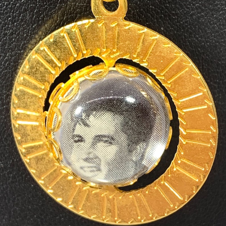 Elvis Presley Necklace Spinner Gold Tone Photo King of Rock Chain ...