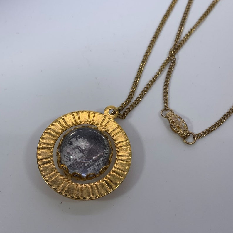 Elvis Presley Necklace Spinner Gold Tone Photo King of Rock Chain ...