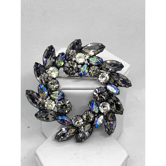 WEISS Vintage Rhinestone Wreath Brooch - Gem