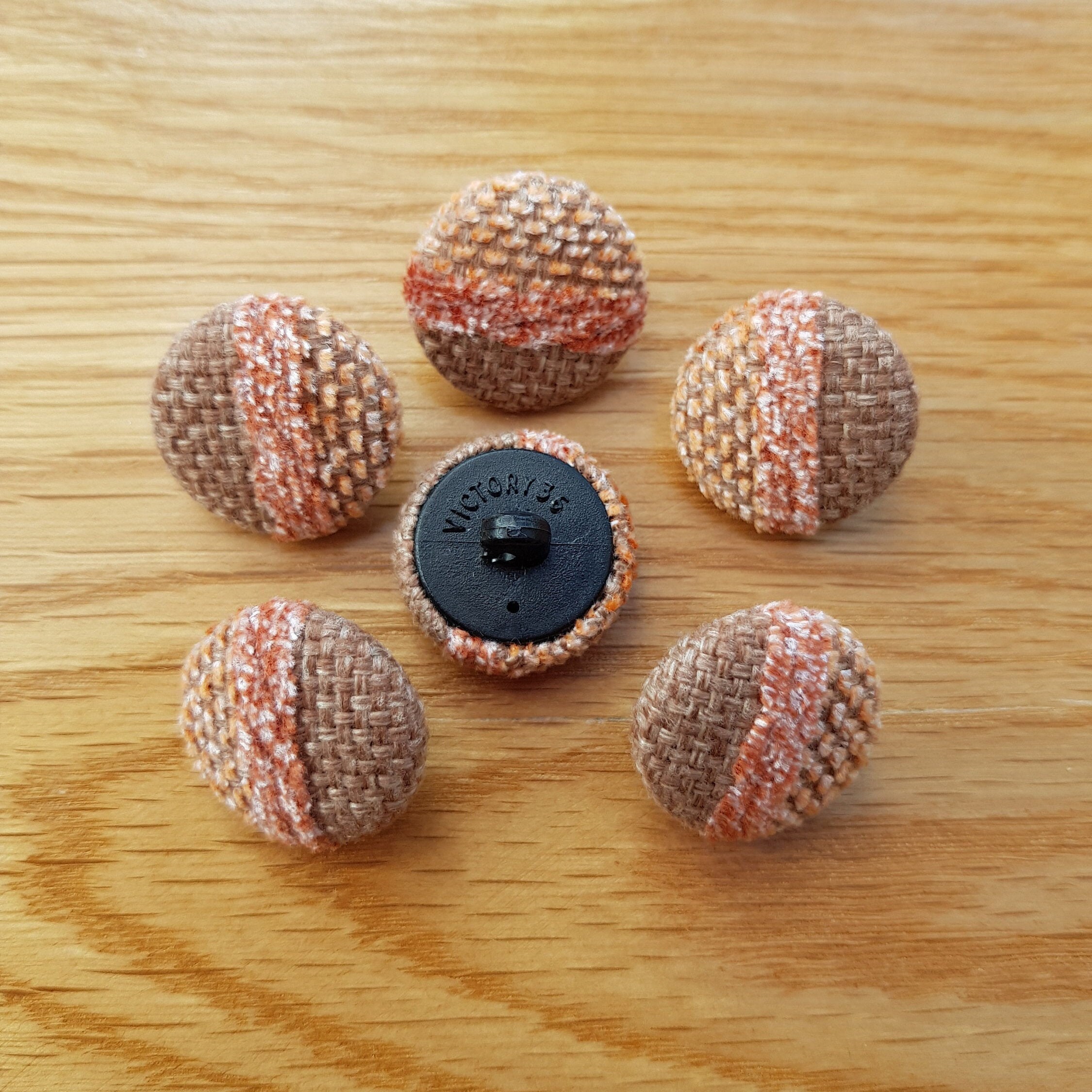 Textured Covered Upholstery Tufting Buttons With Hook Backs - Etsy.de