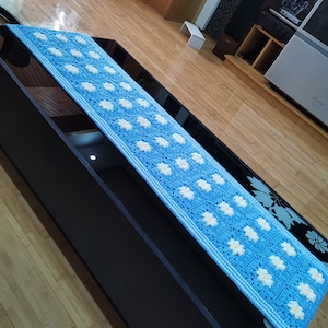 CROCHET TABLE Runner，daisy Pattern Table Runner , Decorative Runner ...