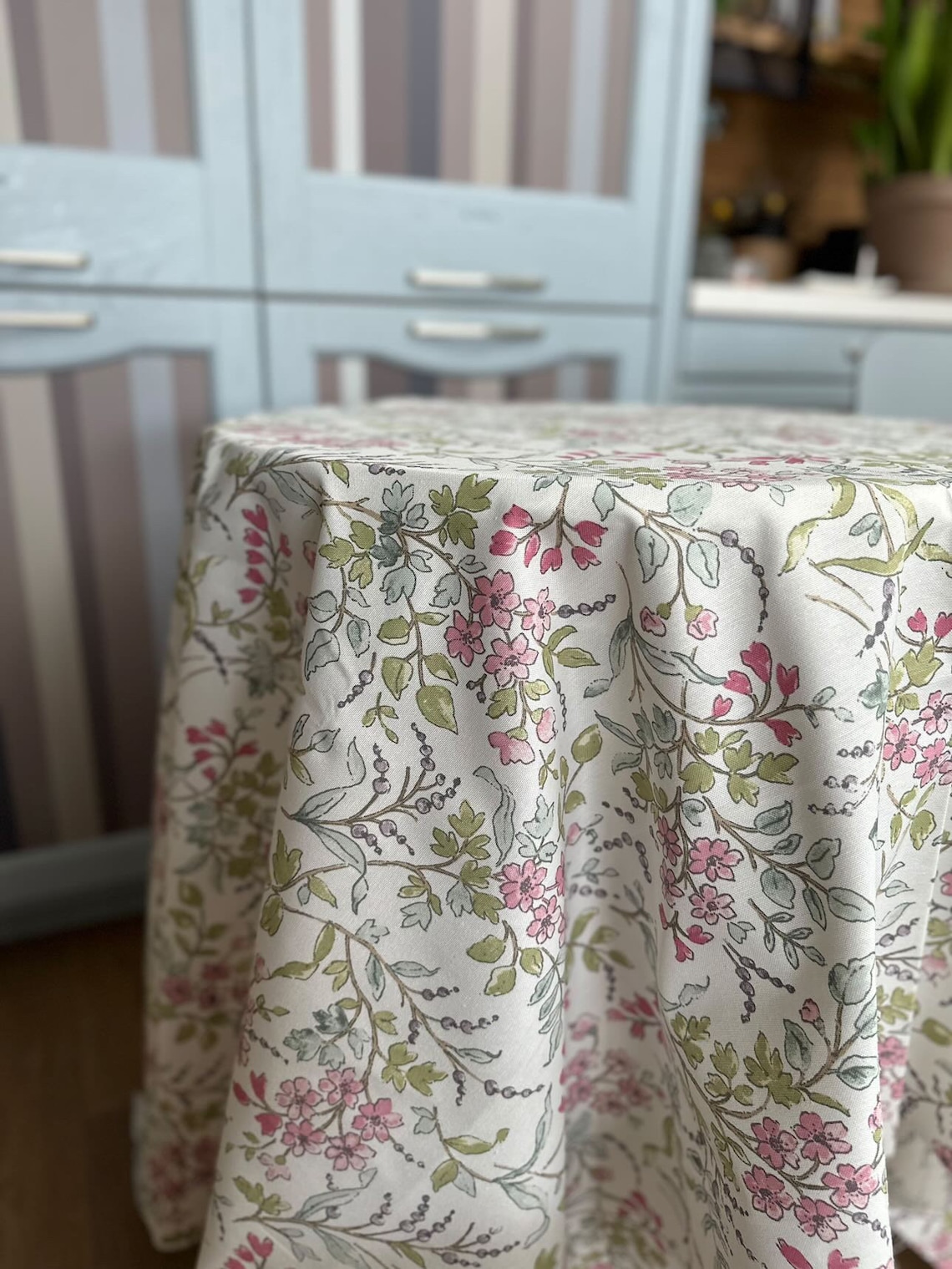 Round Oilcloth Tablecloth Water-repellent Tablecloth With Floral and ...