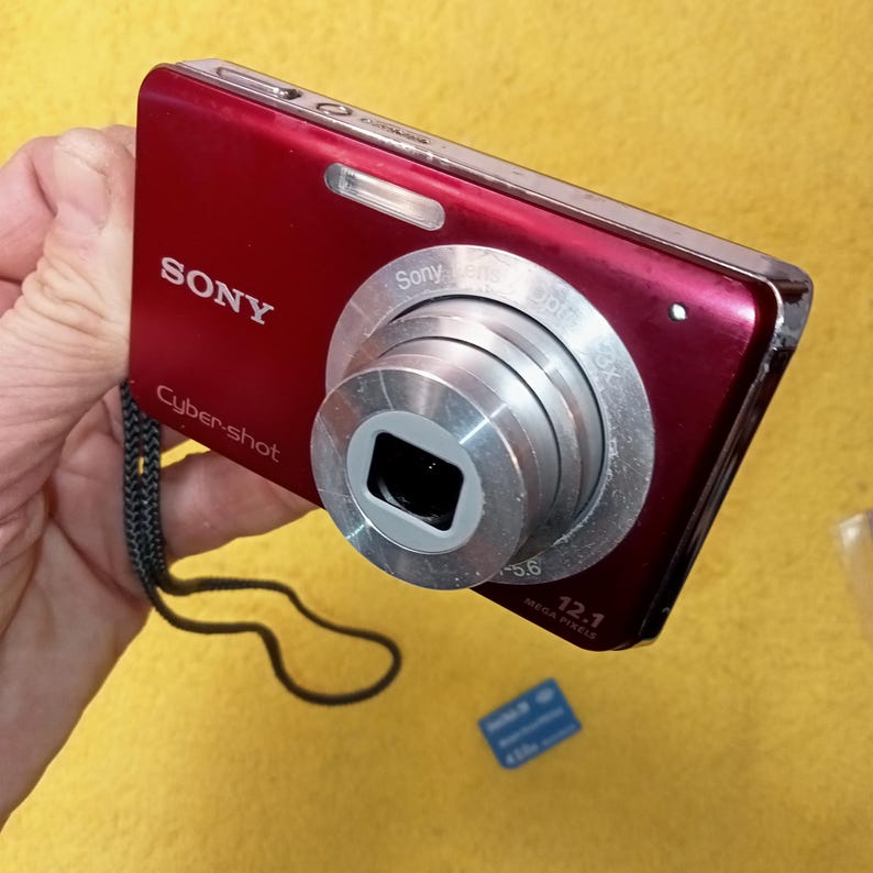 Działający czerwony Sony Cybershot DSC-W190, optyka Carl Zeiss, aparat ...