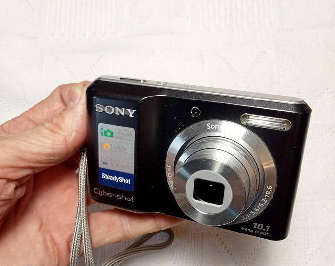Sony Cybershot DSC-S2000, Carl Zeiss Optics, 10.1 MP Camera, 6x Digital ...