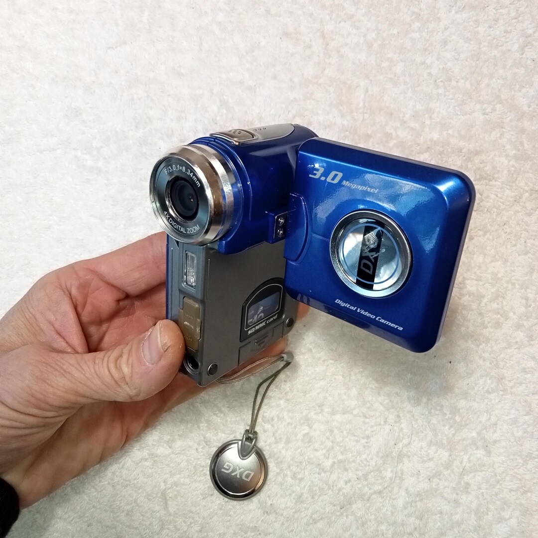 Working Digital Video Camera DXG 305V, Blue, Handycam 4x Digital Zoom, Media Type SD Card, Uses ...